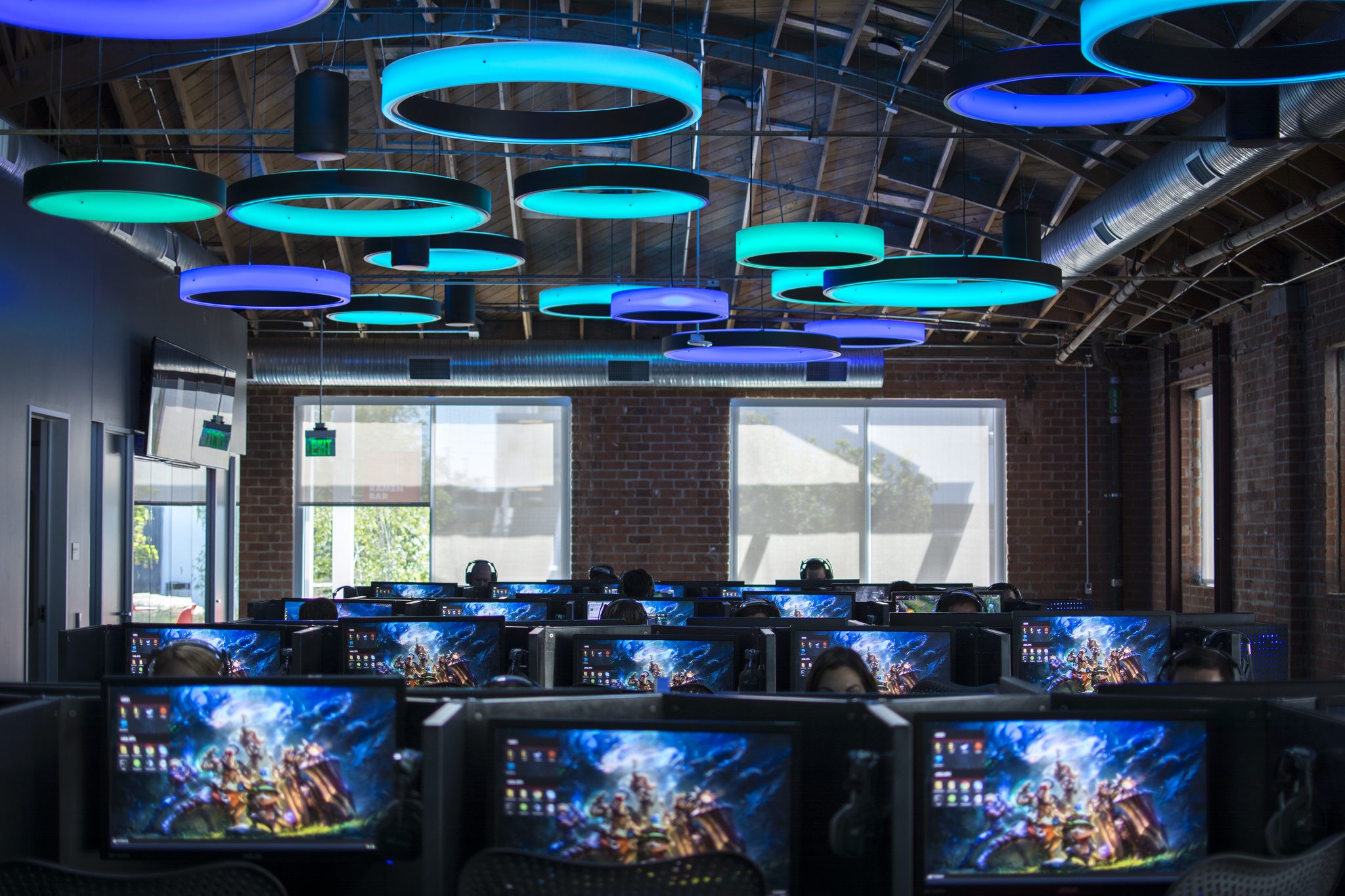 Riot Games Cuts $10M Annual Infrastructure Costs by Migrating to Amazon EKS | Case Study | AWS